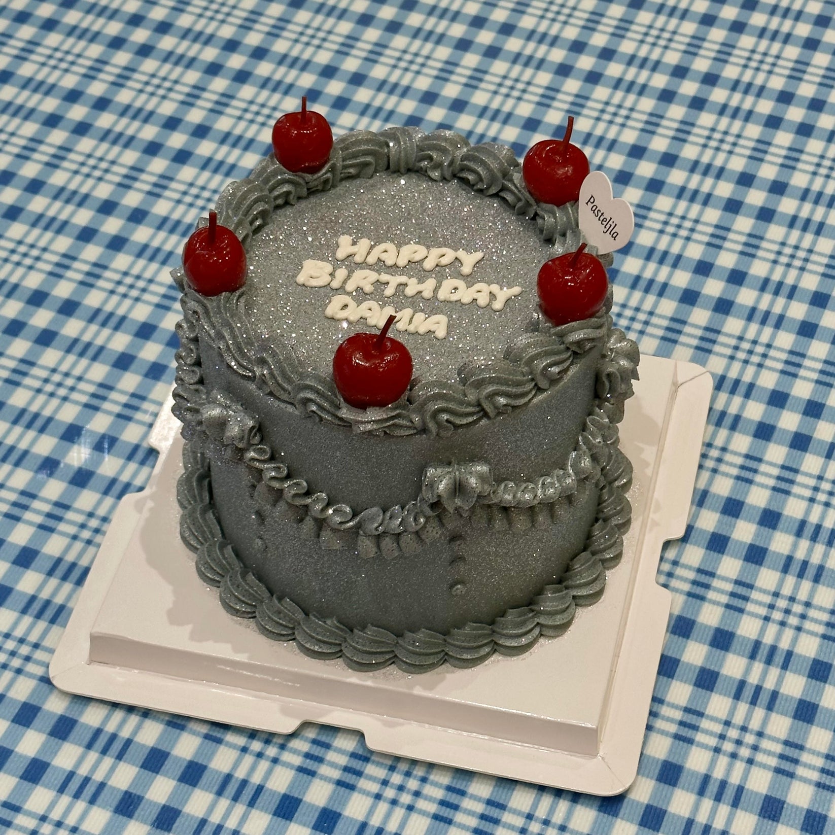 Silver glitter cake – Pasteljla